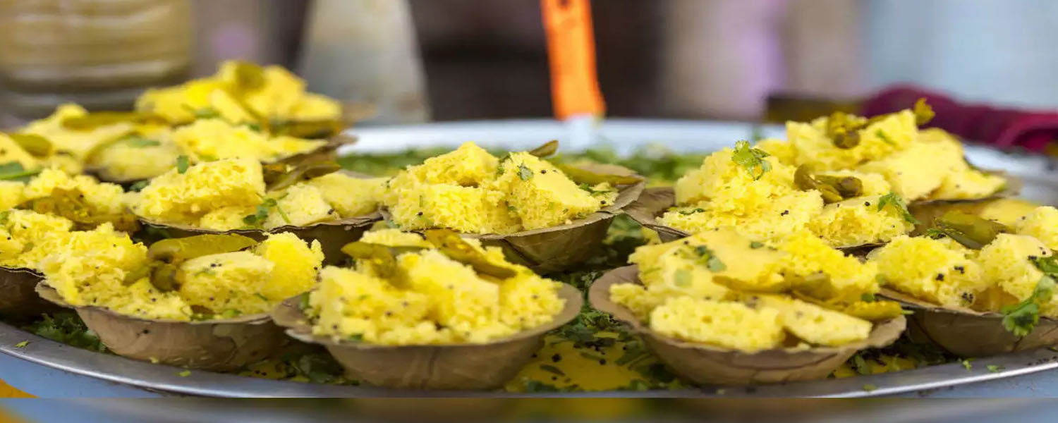 Try these Food Items At Indian Railways – EaseMyTrip