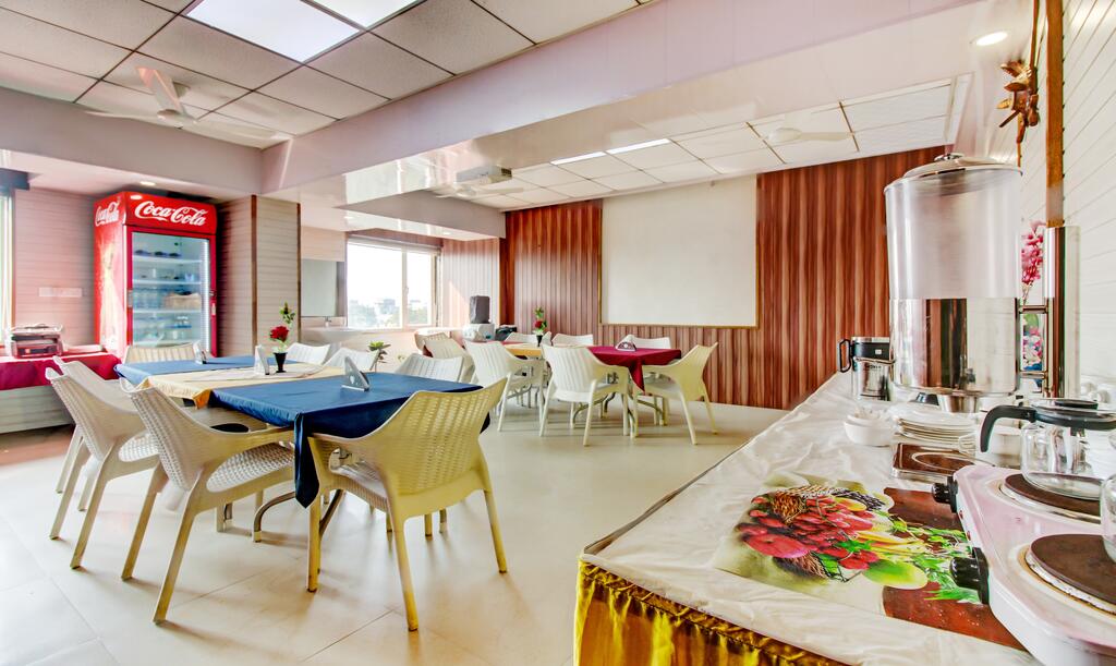 Hotel Shree Daan, Book Vapi Hotels Starting From ₹ 2669