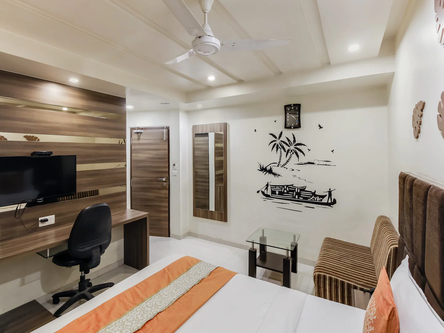 Hotel Ashish, Book Ahmedabad Hotels