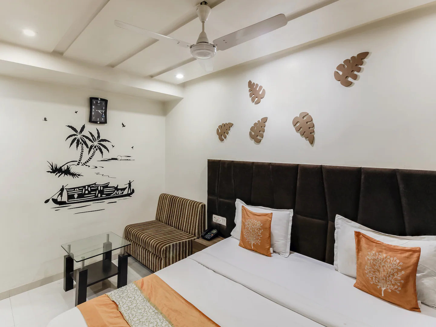 Hotel Ashish, Book Ahmedabad Hotels
