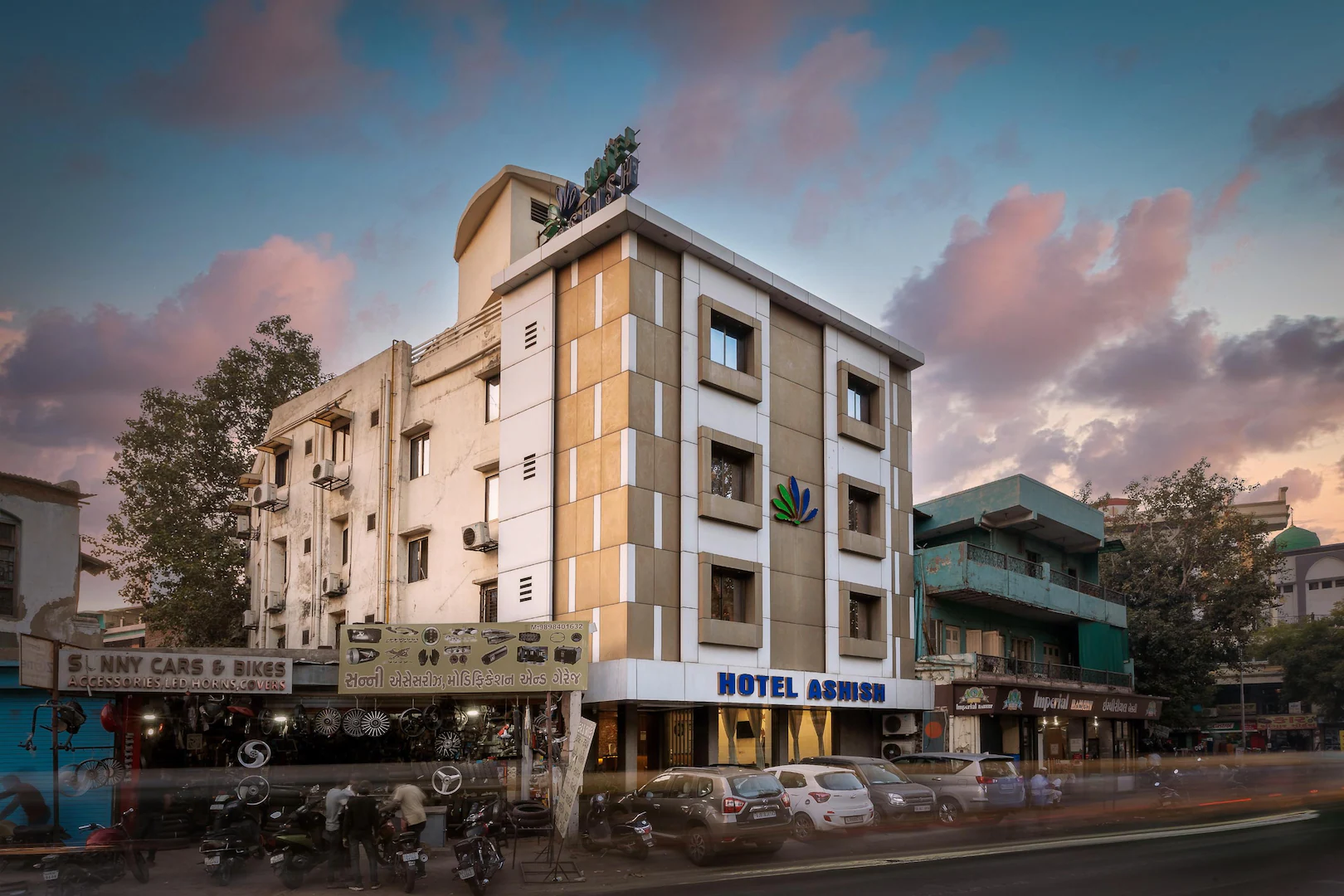 Hotel Ashish, Book Ahmedabad Hotels
