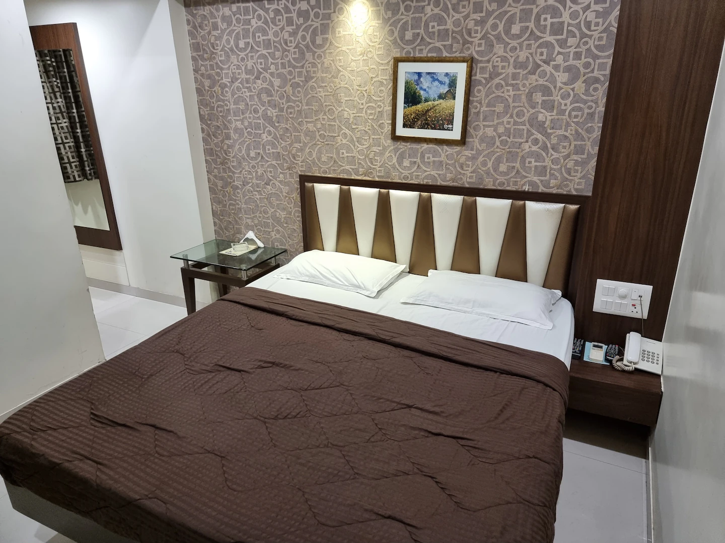 Hotel Ashish, Book Ahmedabad Hotels