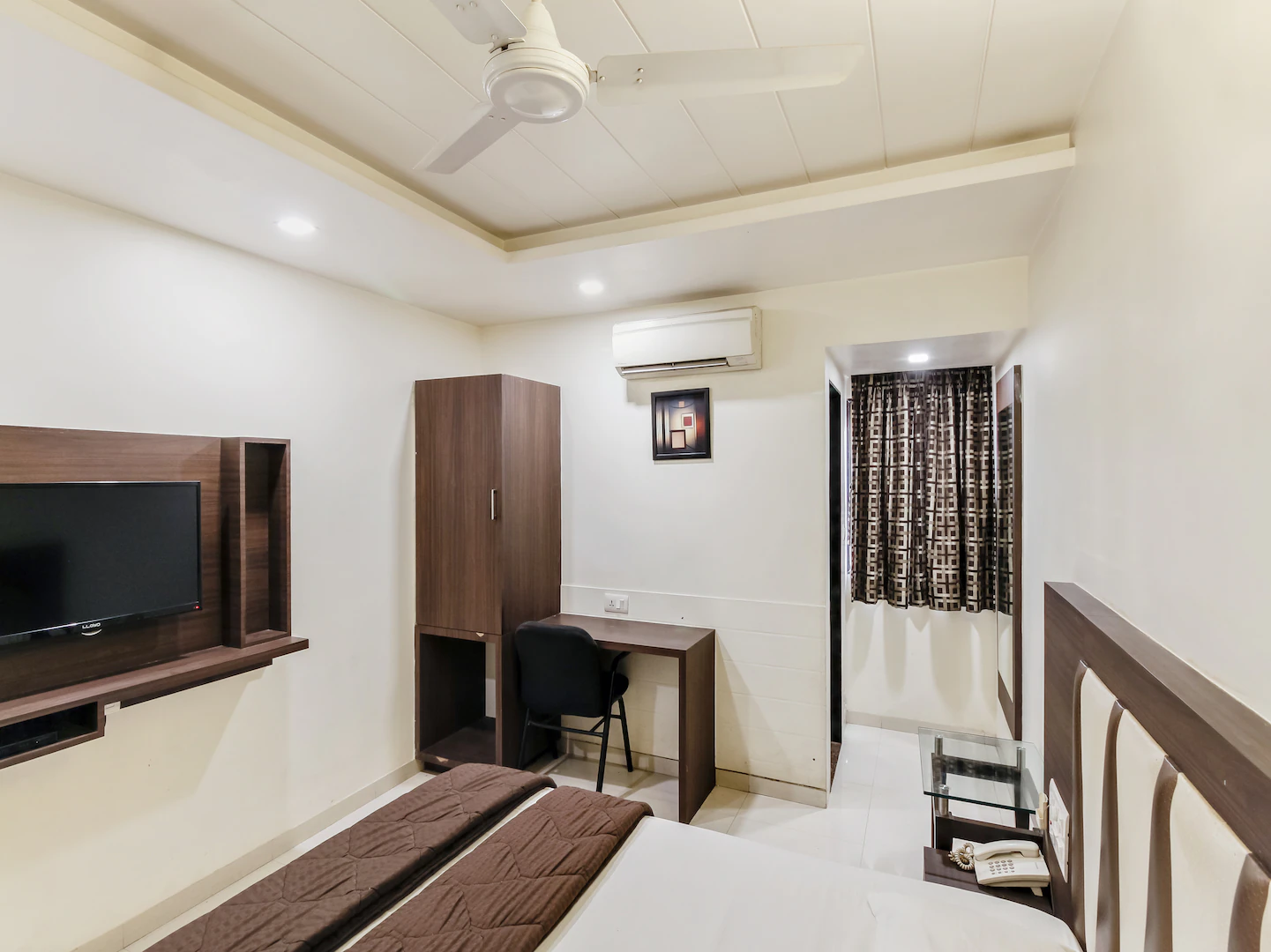 Hotel Ashish, Book Ahmedabad Hotels